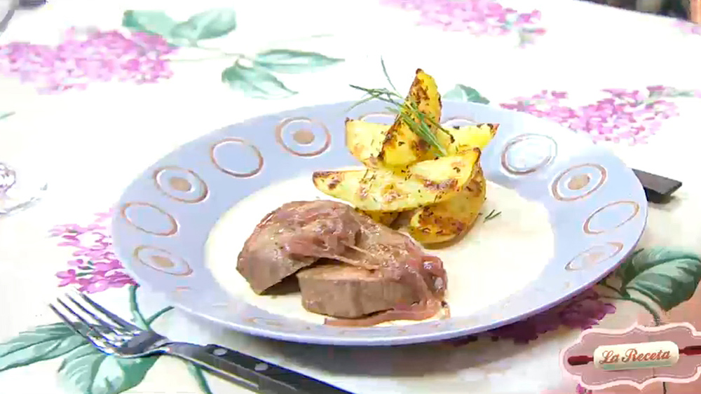 Peceto encebollado y papas al romero - Teledoce.com