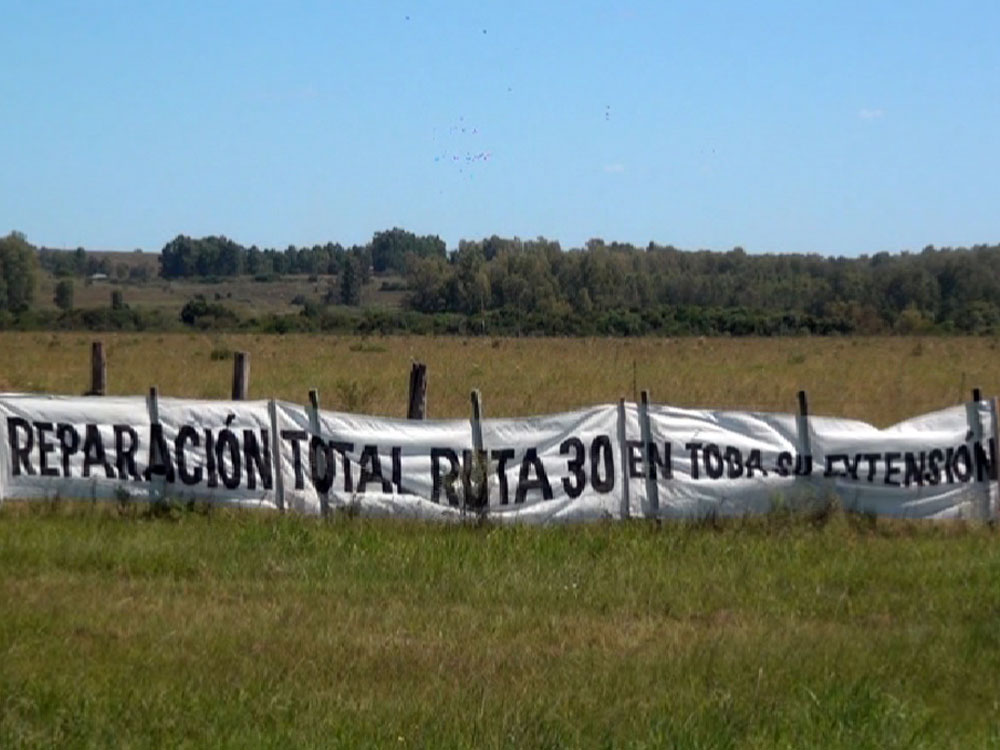 Vecinos De Artigas Cortaron La Ruta 30 Teledoce