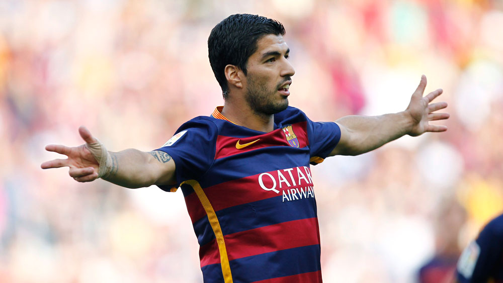 Suárez venció a Piqué en un duelo de tiros al arco desde un ángulo ...