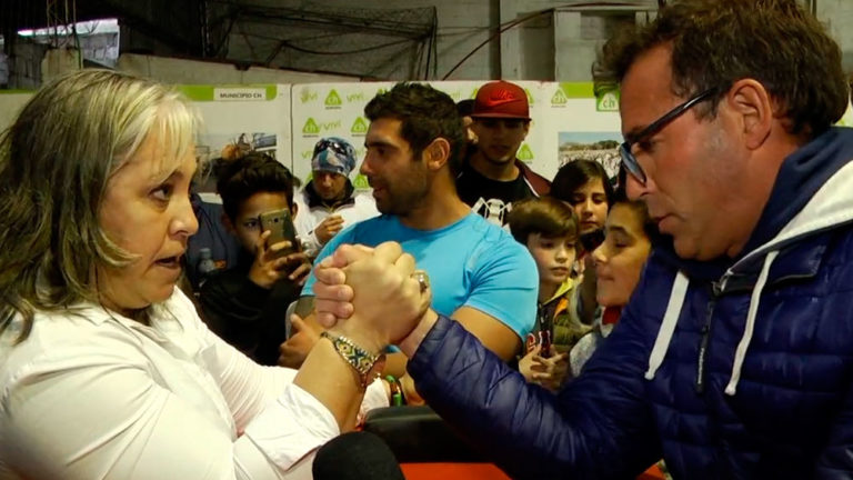 Torneo de pulseadas y lucha de brazos en Club Layva - Teledoce.com