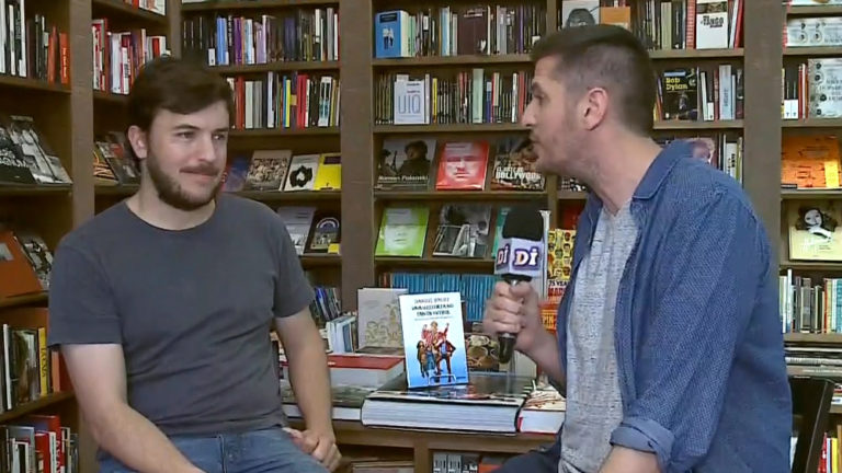 Daniel Baldi presenta "Una historia no tan de fútbol" - Teledoce.com