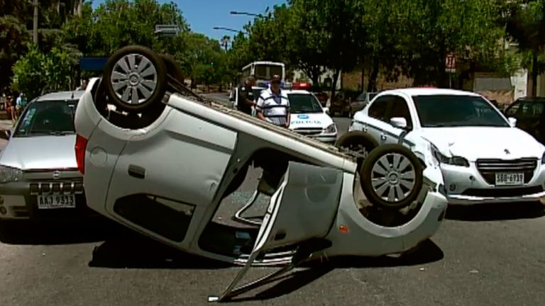 Un espectacular choque que involucró a cuatro vehículos tuvo lugar en ...