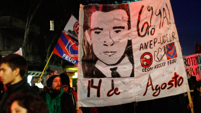 Estudiantes universitarios marcharon en recuerdo a los mártires ...