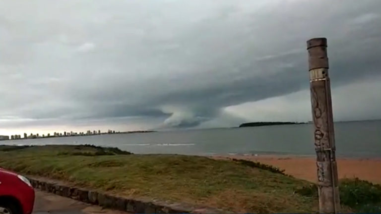Se vio una tromba marina desde la costa de Punta del Este - Teledoce.com