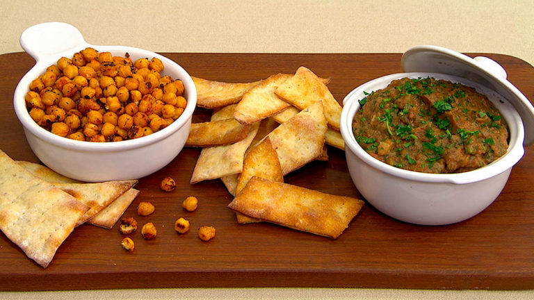 Picada saludable: paté de berenjenas, garbanzos crocantes y crackers ...