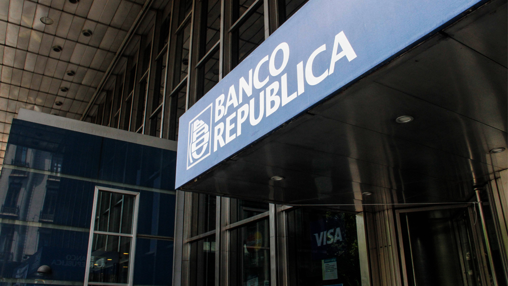 El Banco República colocó un vallado en la sucursal 19 de Junio para ...