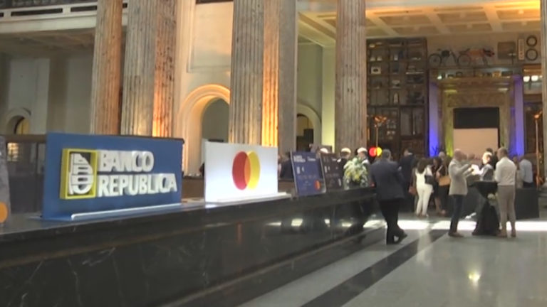 El BROU y Mastercard reafirmaron la asociación comercial que mantienen ...