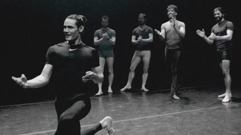 El spot que Edinson Cavani grabó para promover que más niños se unan al ...