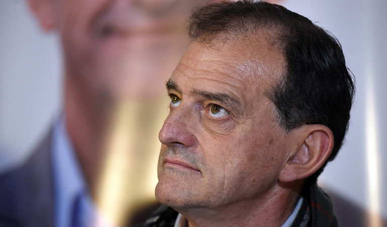 En una lista de siete puntos, Manini argumentó por qué él y su familia ...