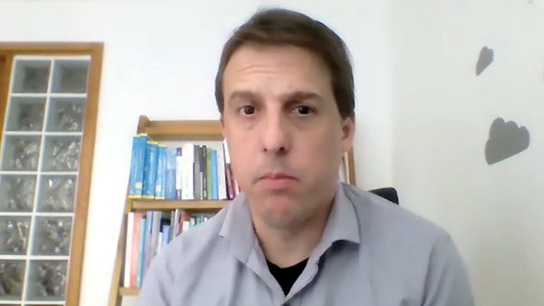 Ferragut indicó que agregar camas en los CTI "no es una estrategia ...