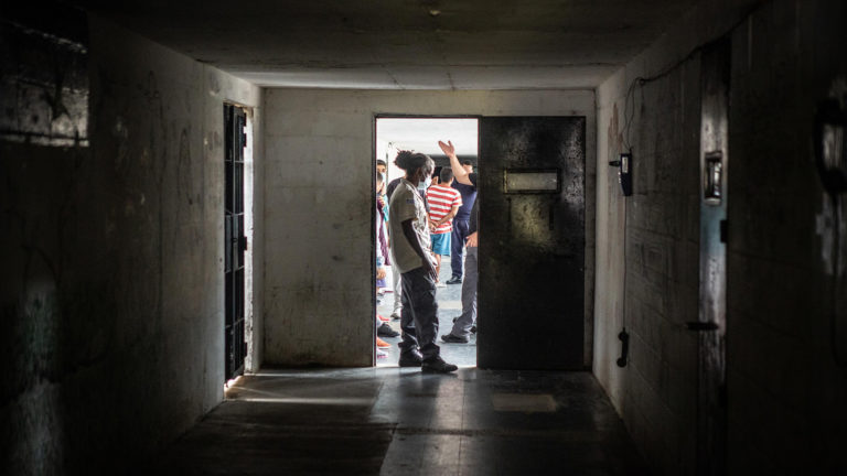 Debate sobre el sistema carcelario y sus necesidades - Teledoce.com