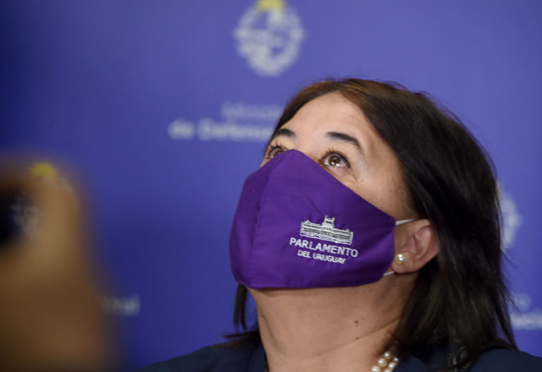 Un delincuente en moto robó a la senadora del Frente Amplio Sandra Lazo ...