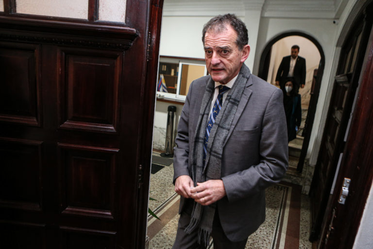 Manini consideró "perverso" que "se le enseñe a niños de menos de ocho ...