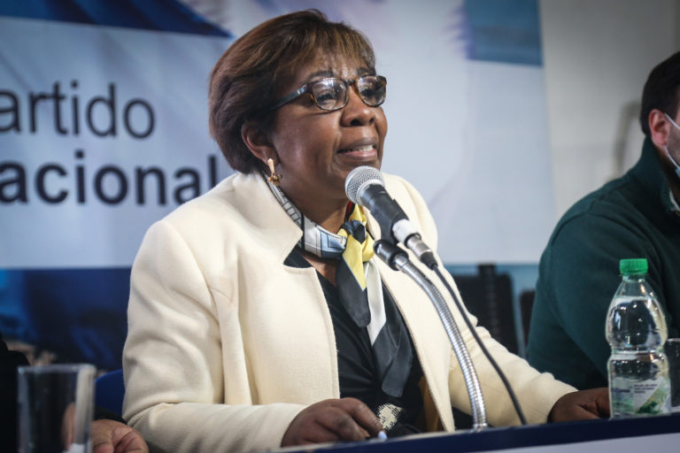 Un hombre fue imputado por amenazar a la senadora nacionalista Gloria ...