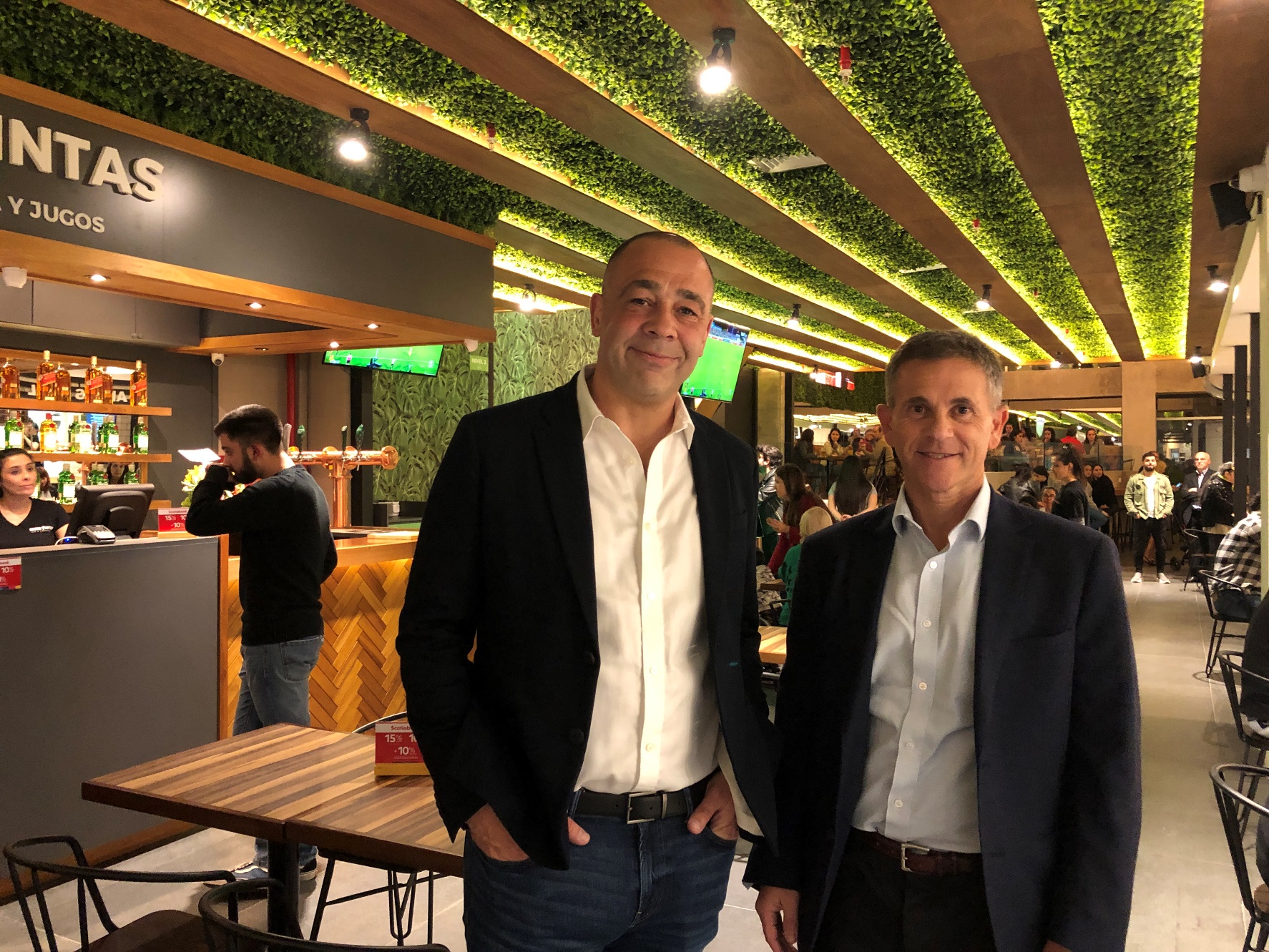 Tres Cruces inauguró el primer mercado gastronómico en un shopping ...