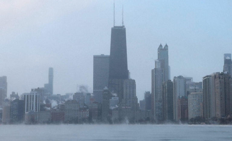 Sube a 47 la cifra de fallecidos por la devastadora tormenta invernal que azota a Estados Unidos ...