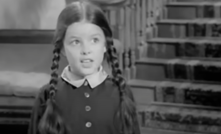 Murió Lisa Loring, la primera actriz en interpretar el personaje de ...