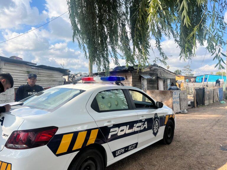 Balearon a un hombre que trabajaba en su casa del asentamiento 24 de Enero; en marzo mataron a ...