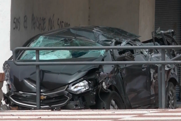 Un auto que circulaba por la rambla de Malvín hacia el este se incrustó ...