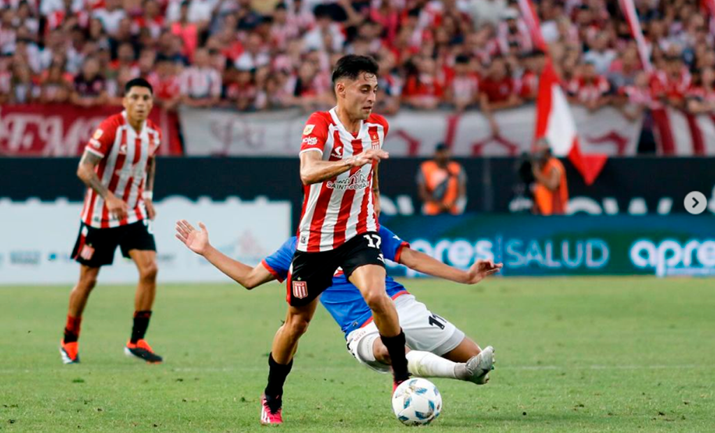 El futbolista chileno Javier Altamirano tuvo una convulsión durante ...