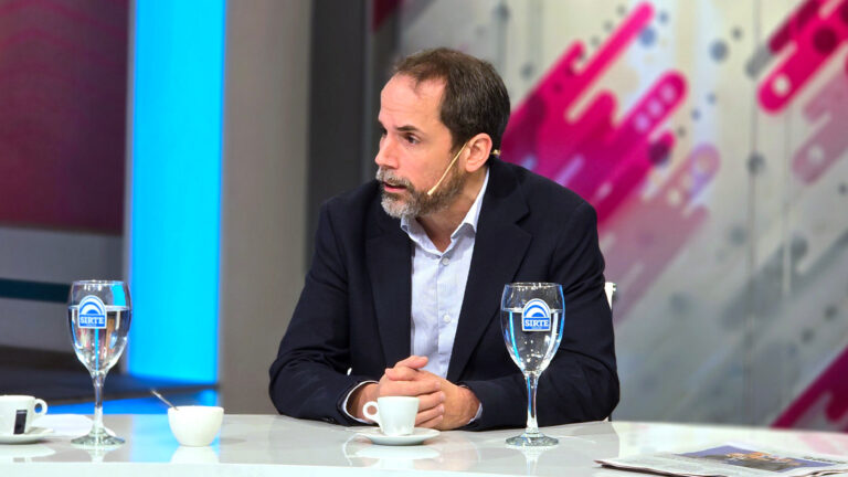 "Nos parece fundamental que participen todos los partidos políticos ...